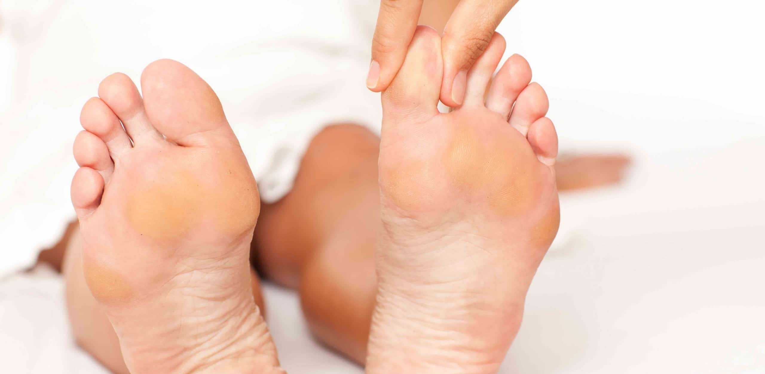 Geschwollener Zeh - was sind die Ursachen? - ilon.de